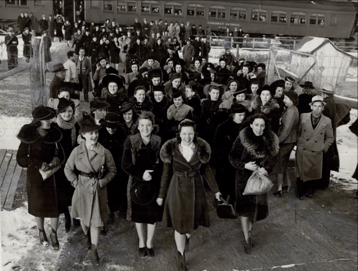 Riveting Rosies: Ephemera and Photographs of Canadian Women in the ...